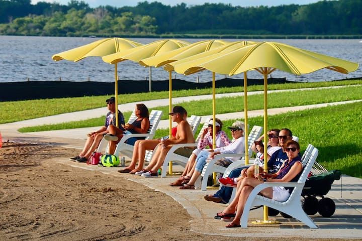 Fox Lake Views You’ll Never Get Tired Of Sleeps 8 - Fox Lake, IL