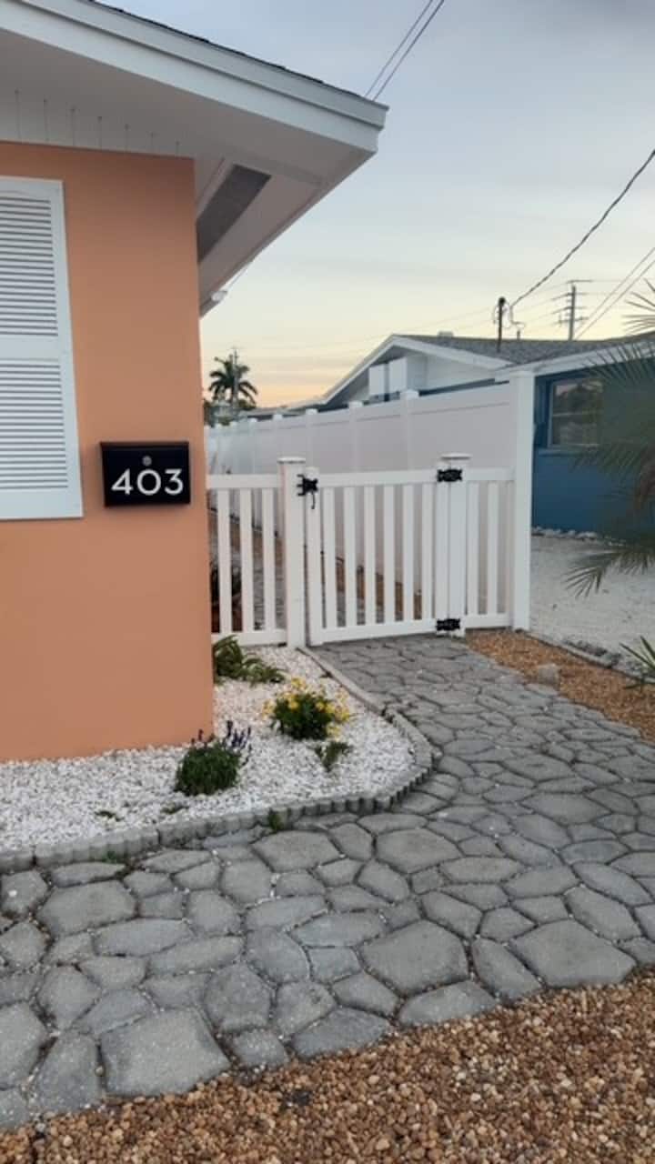 Coastal Sunshine - Your Beach Getaway! - Holmes Beach, FL