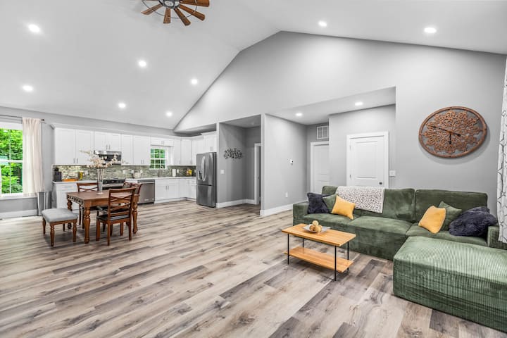 Modern 3br | King Bed | 10 Min To Highpoint Market - High Point, NC