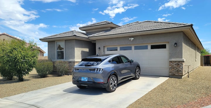 Resort-style Living - Life Is Changing We Got You - Glendale, AZ