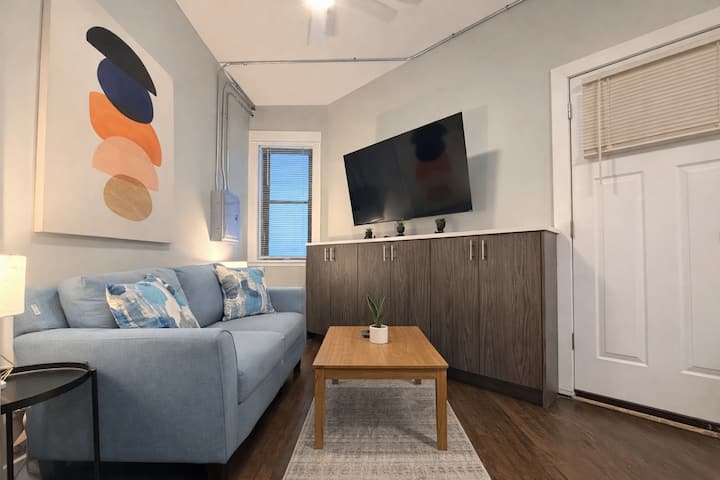 Simple, Stylish & Convenient 1br Stay - Albany Park - Chicago