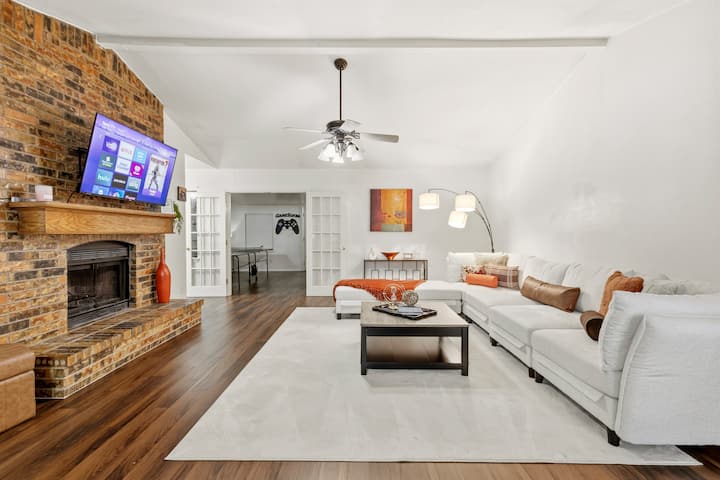Spacious Home | Game Room & Ping Pong | At&t & Dfw - Grand Prairie, TX