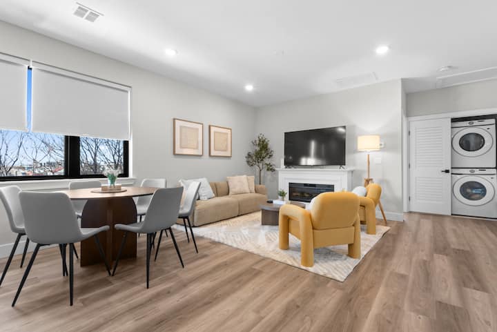 Luxe Modern Home | 20 Min Nyc/ewr | Free Parking - West New York