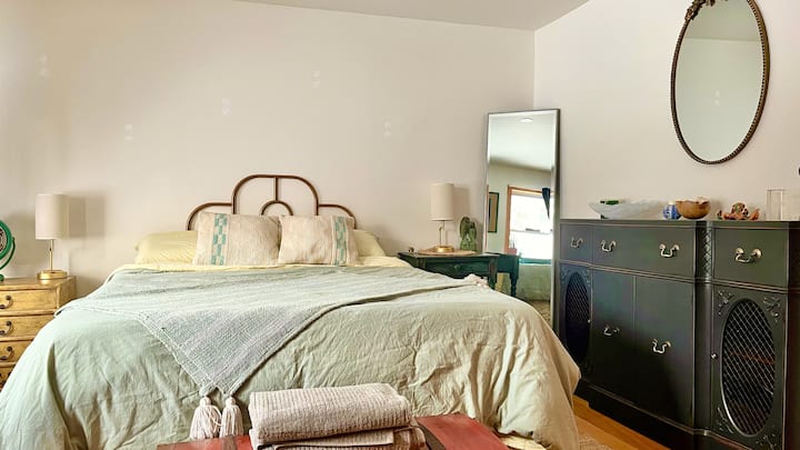 Sun-filled 1br Woodstock Apartment On 3 Acres - Woodstock, NY