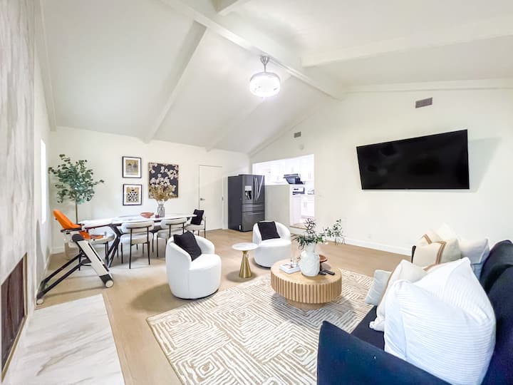 Stylish 4br – 2 Living Rooms & 3 King Beds - La Habra, CA