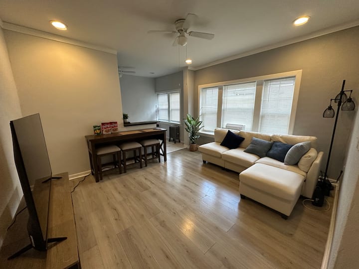 Walk To Cleveland Clinic | Modern 1br | Parking - Cleveland, OH