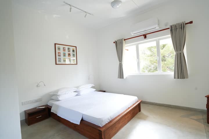 Stylish 1br Apt W Balcony & Workspace | Colombo 4 - Colombo