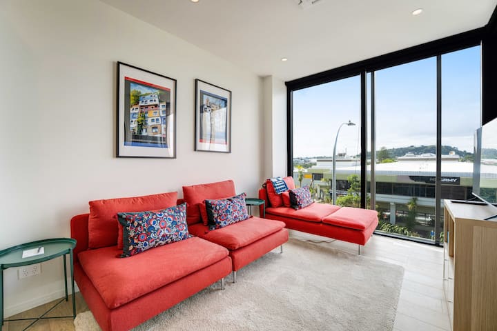 Modern Abode With Aircon & Balcony Near Ponsonby - Auckland