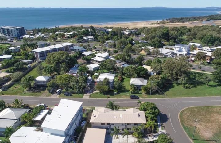 Walk To Beach - Central 3 Bedroom Apartment - Tannum Sands