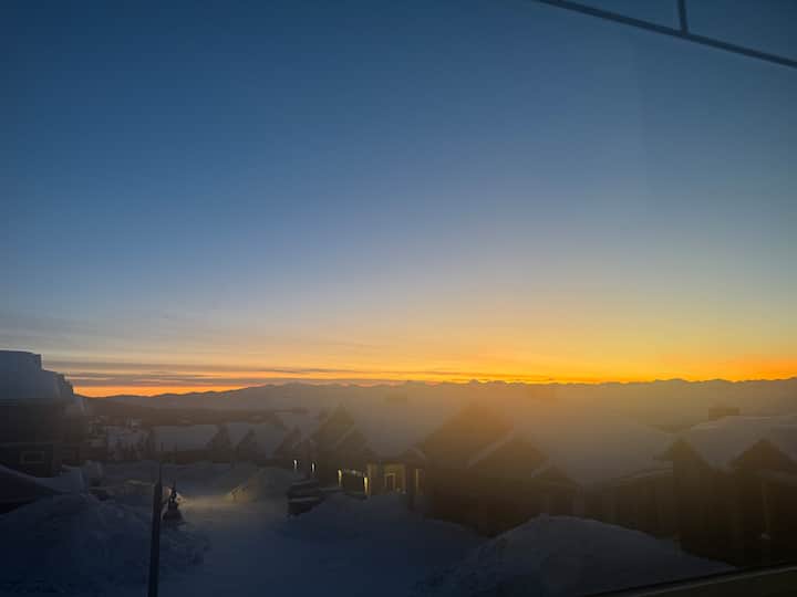 Rustic Bearclaw Retreat - Ski In/out @ Big White - Big White Ski Resort, BC