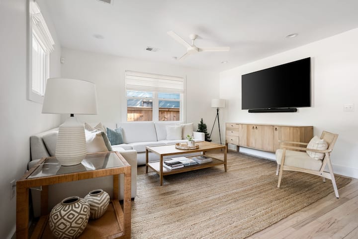 Avenue Of Oaks Escape: Stylish 3br Terrace Cottage - Charleston, SC