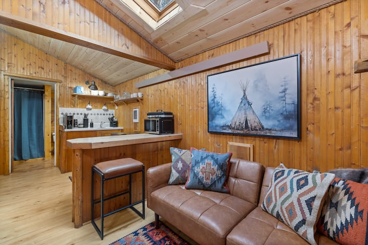 Ironwood Cabin Retreat: Rustic Comfort - Mount Rushmore, SD