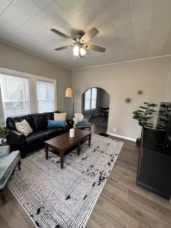 Peaceful 2br Near Hospitals, Fenced Yard, Pets Ok - Springfield, IL