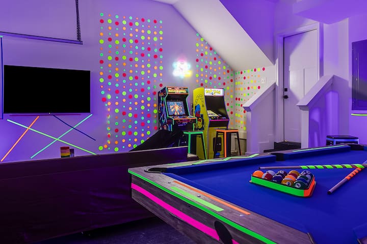 Harmony Blue: Rooftop Hot Tub, Arcade & Karaoke|c - Nashville, TN