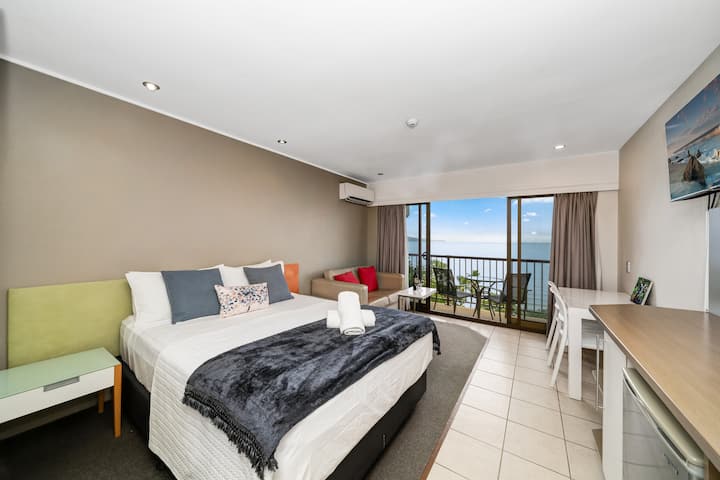 Aquarius On The Beach - Ocean Views Apartment 604 - Townsville