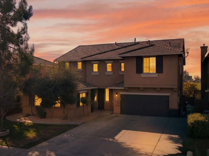 Spacious 4bd/3ba, Parking, Close To Shopping - Porterville, CA