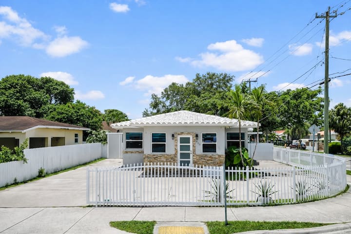 Vacation Home In The Heart Of Miami ! - Miami, FL
