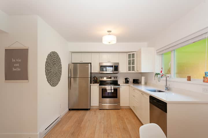 Capilano Comfort Suite - 웨스트밴쿠버