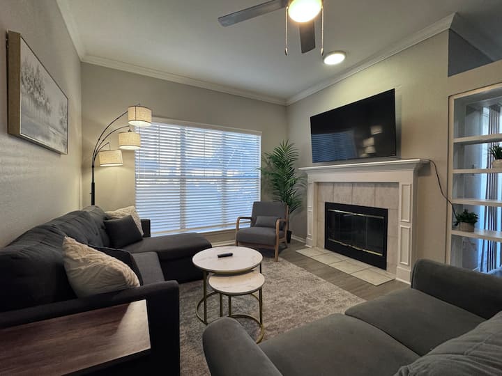 Spacious 1bd Hideaway | Covered Parking, Gym, Pool - Carrollton, TX
