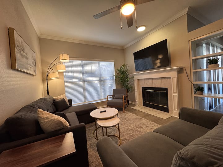 Spacious 1bd Hideaway | Covered Parking, Gym, Pool - Carrollton, TX