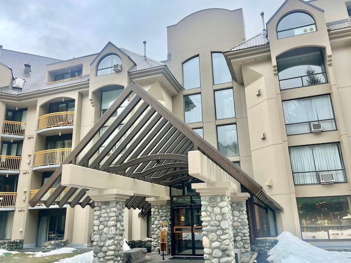 Marquise Magic Mountain Escape. - Whistler