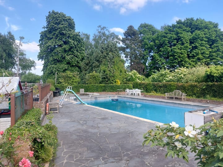 Maison De Campagne Avec Grand Jardin Et Piscine - Brugelette