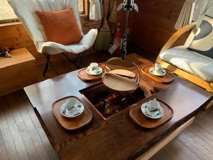 囲炉裏と茶室のある森の隠れ家：火を囲み語らい、一服のお茶で整う宿 - 사쿠시