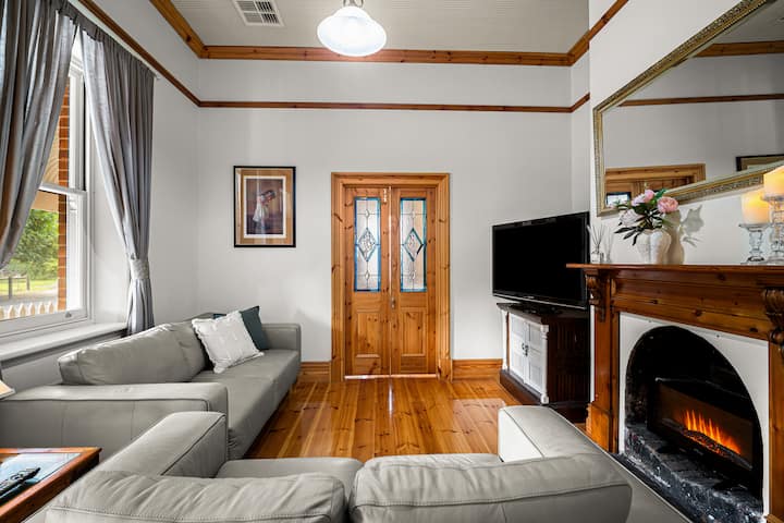 Spacious 4 Br, Near Barossa, Sleeps 8, Fireplace - Birdwood