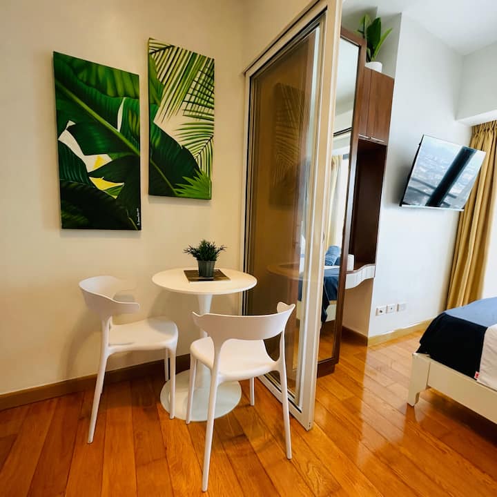 High Flr Panoramic Balcony View Chic Studio - Makati