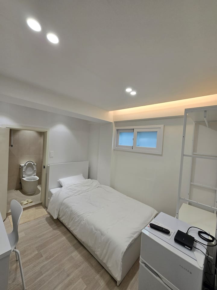 303호 두류역 7분 두류공원 이월드 가까운 가성비 숙소 최근 리모델링완료 - Daegu