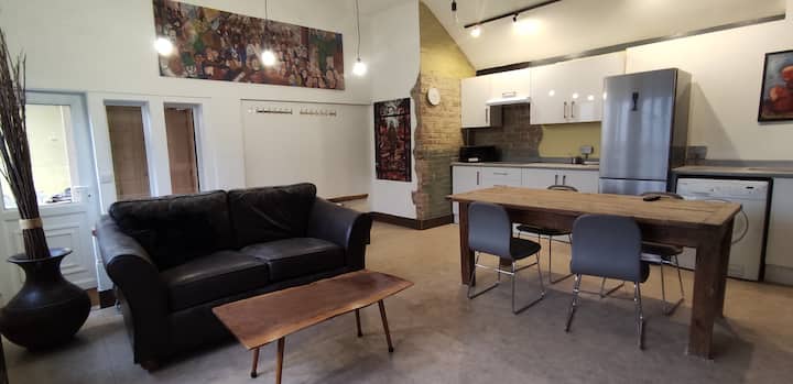 Spacious, Quiet, 1/2 Bed Loft Style Apartment - Oxford