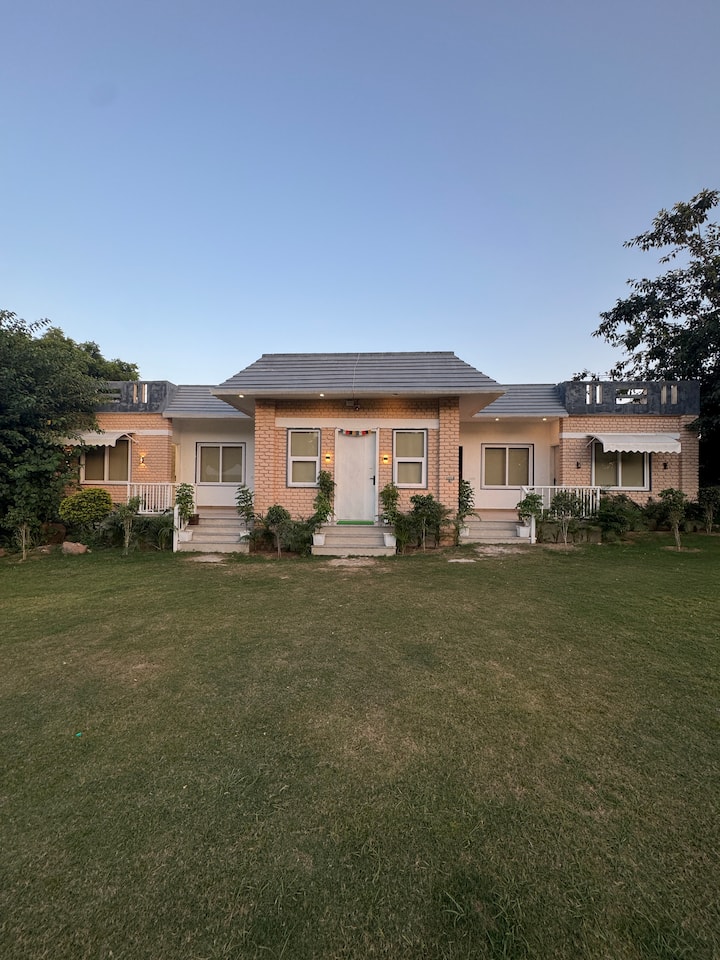 Luxury 2-acre Farm Stay With Pool, Lawns & Party - Gurgaon