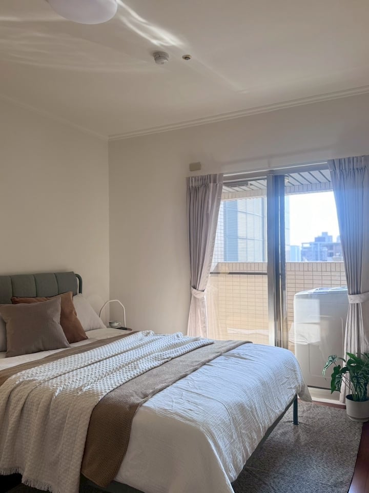 陽光房A  ｜獨立洗衣機、高樓視野、近捷運、游泳池 - Taipei