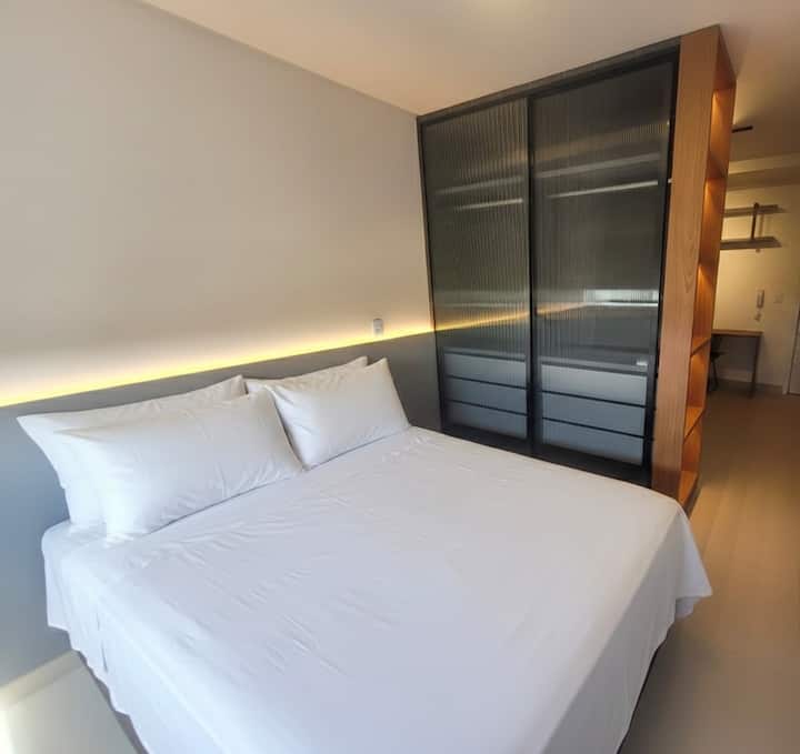 Flat Moderno Em Andar Alto Com óTima Localização. - Brazil