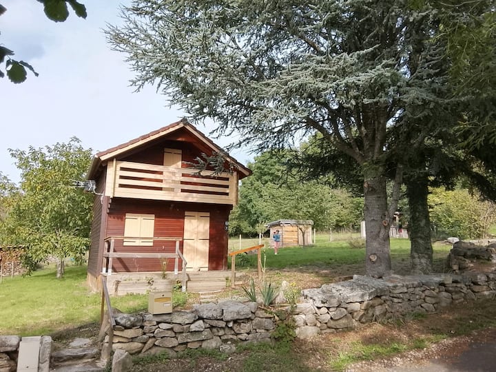 Chalet Avec Terrain Et Parking Privé. - Thiers