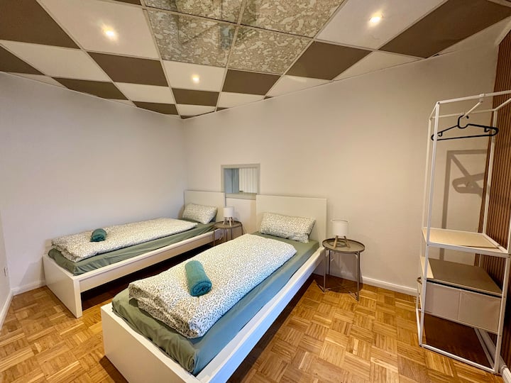 Geräumiges Monteurhaus Mit Eigenem Parkplatz & Hof - Lorsch