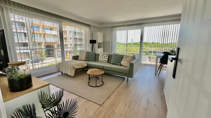 Zonnig 2 Slaapkamer Appartement 200m Van De Zee. - Nieuport