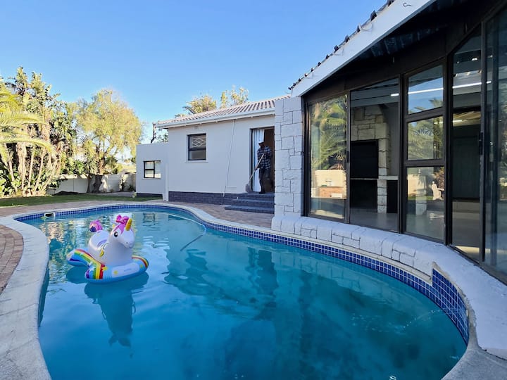 Luxurious Blouberg Paradise 10 Sleeper Chaffinch - Cape Town