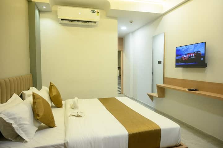Stayguru Hotel Kutch Elegance - Ac Deluxe Room - Bhuj