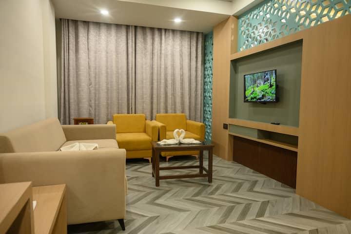 Stayguru Hotel Kutch Elegance - Ac Suite Room - Bhuj