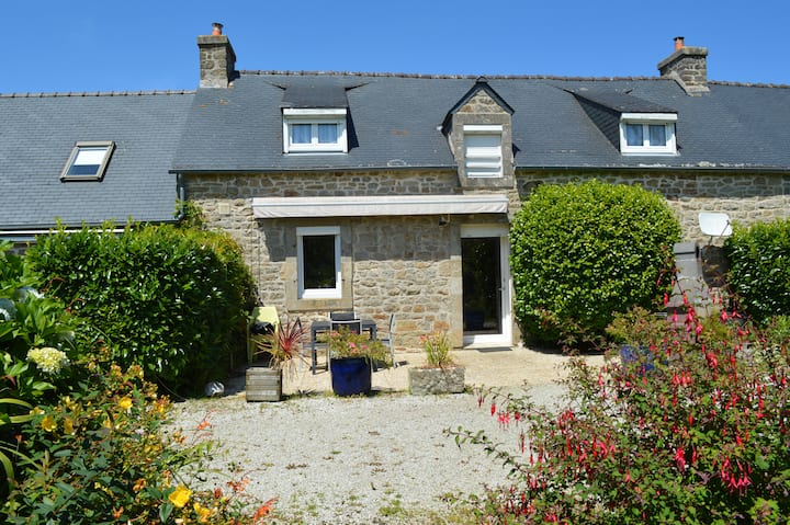 Gîte En Campagne, Près De La Baie De Douarnenez - Kerlaz