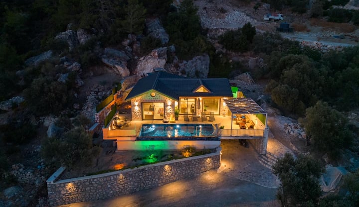 Villa Kontes-deniz Manzaralı,şehirden Uzak - Kalkan