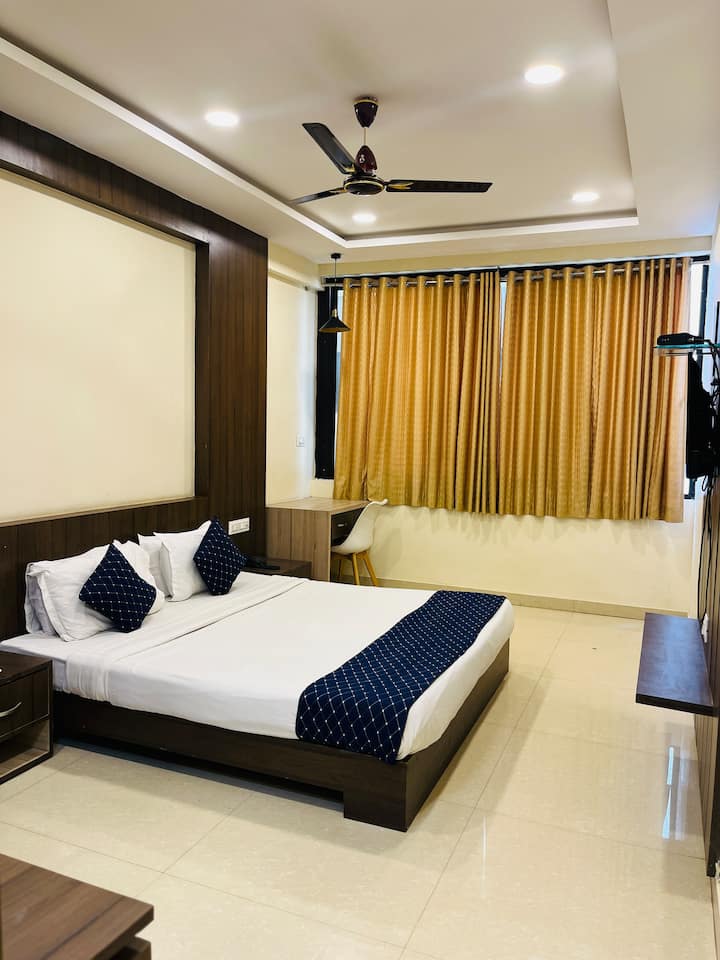 Stayguru Hotel Atithi - Ac Super Deluxe Room - Bhuj
