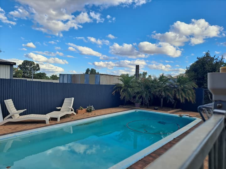 Home Away From Home - 卡爾古利