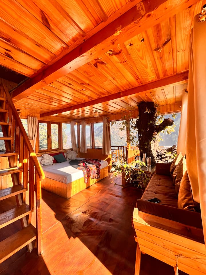 Deodar Forest Jacuzzi Treehouse | Bastiat Stays - Jibhi