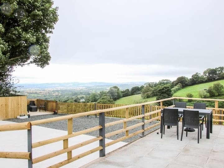 2 Bedroom 1 Bathroom Log Cabin On A Working Farm - Shropshire