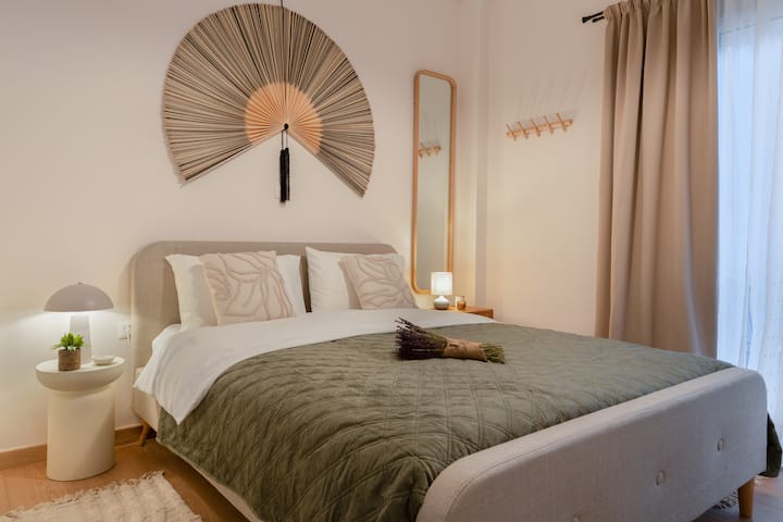 Stylish Modern Apartment, 10' From The Center! - Greece