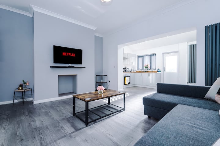 Luxe 4br Home - Free Wi-fi - 몰드