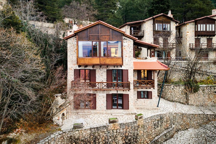 Parnassus Woodstone Chalet- N2 - Greece