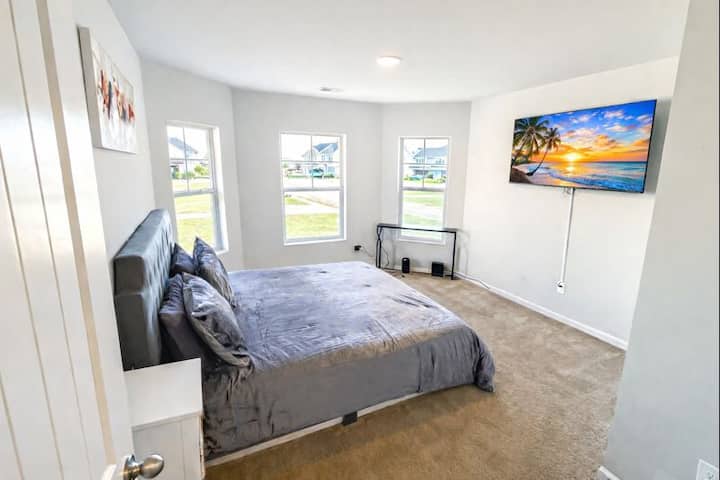 Modern Executive Room | Near Atlanta (Shared Home) - McDonough, GA